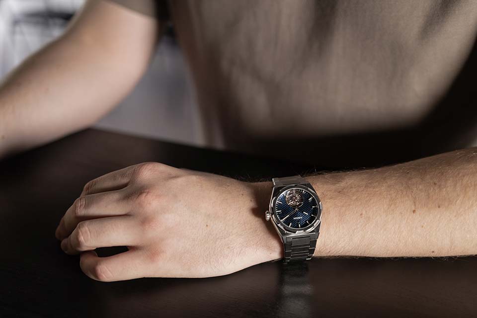 Обзор наручных часов от бренда AISION: модель Hang Tourbillon Hexagonal ...