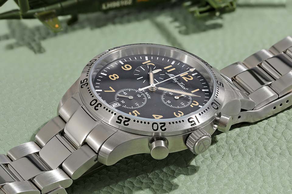 Обзор часов в лаконичном пилотском стиле: модель Mathey-Tissot H1821CHANO