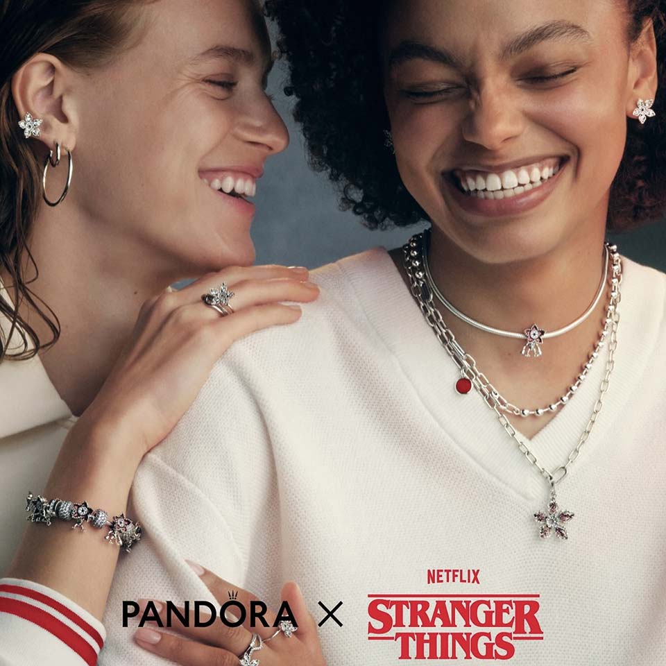 Новинка от ювелирного бренда PANDORA: украшения Pandora x Netflix ...